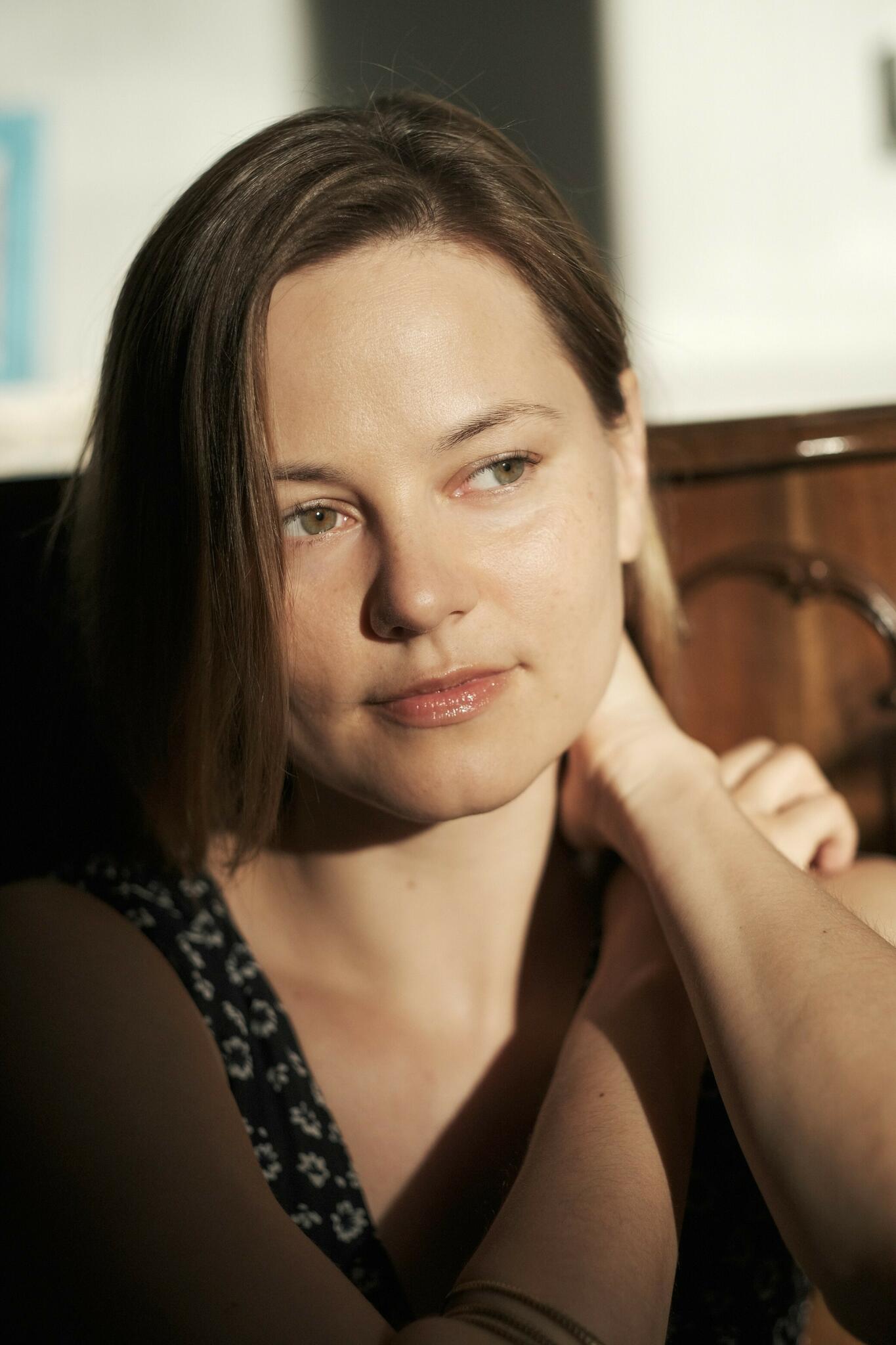 Ridade vahel: Liisi Voolaid – Postimehe raamatukirjastus